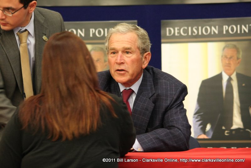 Former President Bush holds book signing for Soldiers and their ...