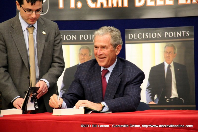 Former President Bush holds book signing for Soldiers and their ...