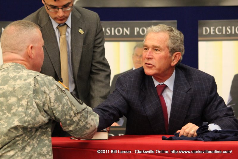 Former President Bush holds book signing for Soldiers and their ...
