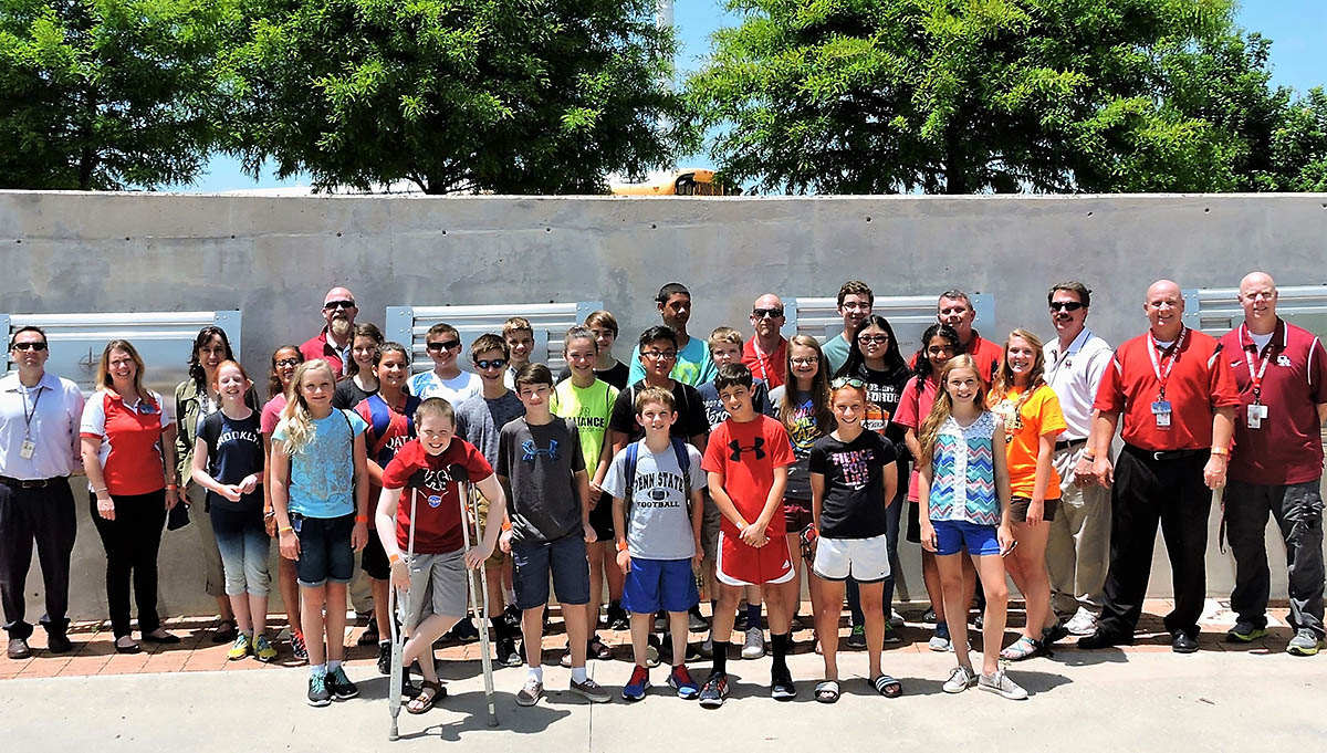 Students at Robertsville Middle School in Oak Ridge, Tennessee, design ...