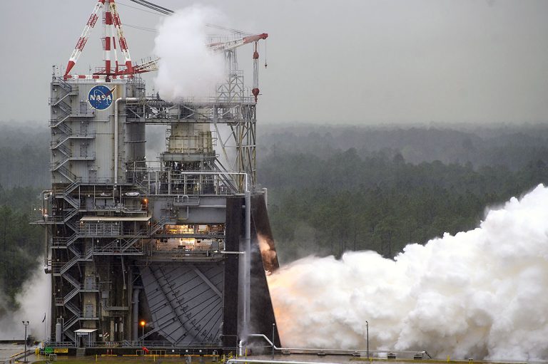 NASA successfully tests RS-25 engines that will power Space Launch ...