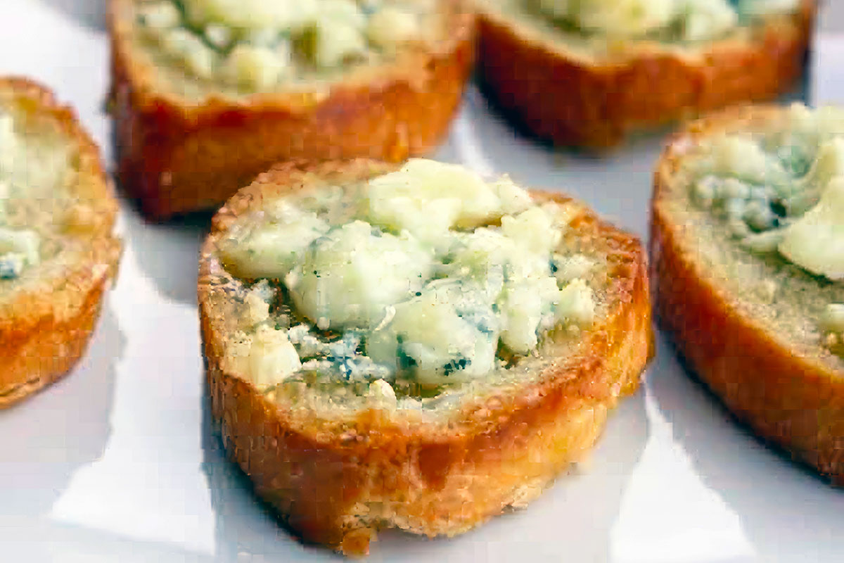 Irresistible Blue Cheese Crisps: The Perfect Appetizer for Any ...