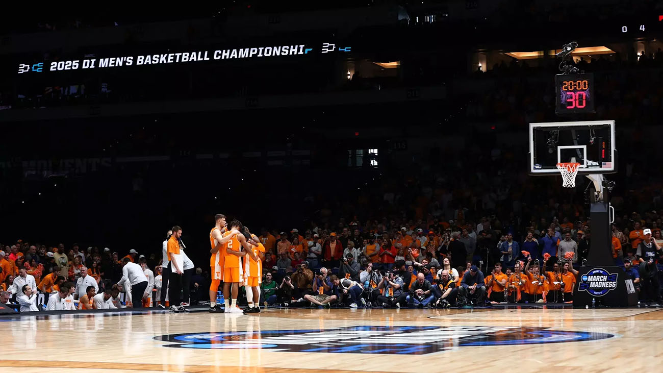 Tennessee Vols Basketball Falls to Top-Seeded Houston 69-50, Ending ...