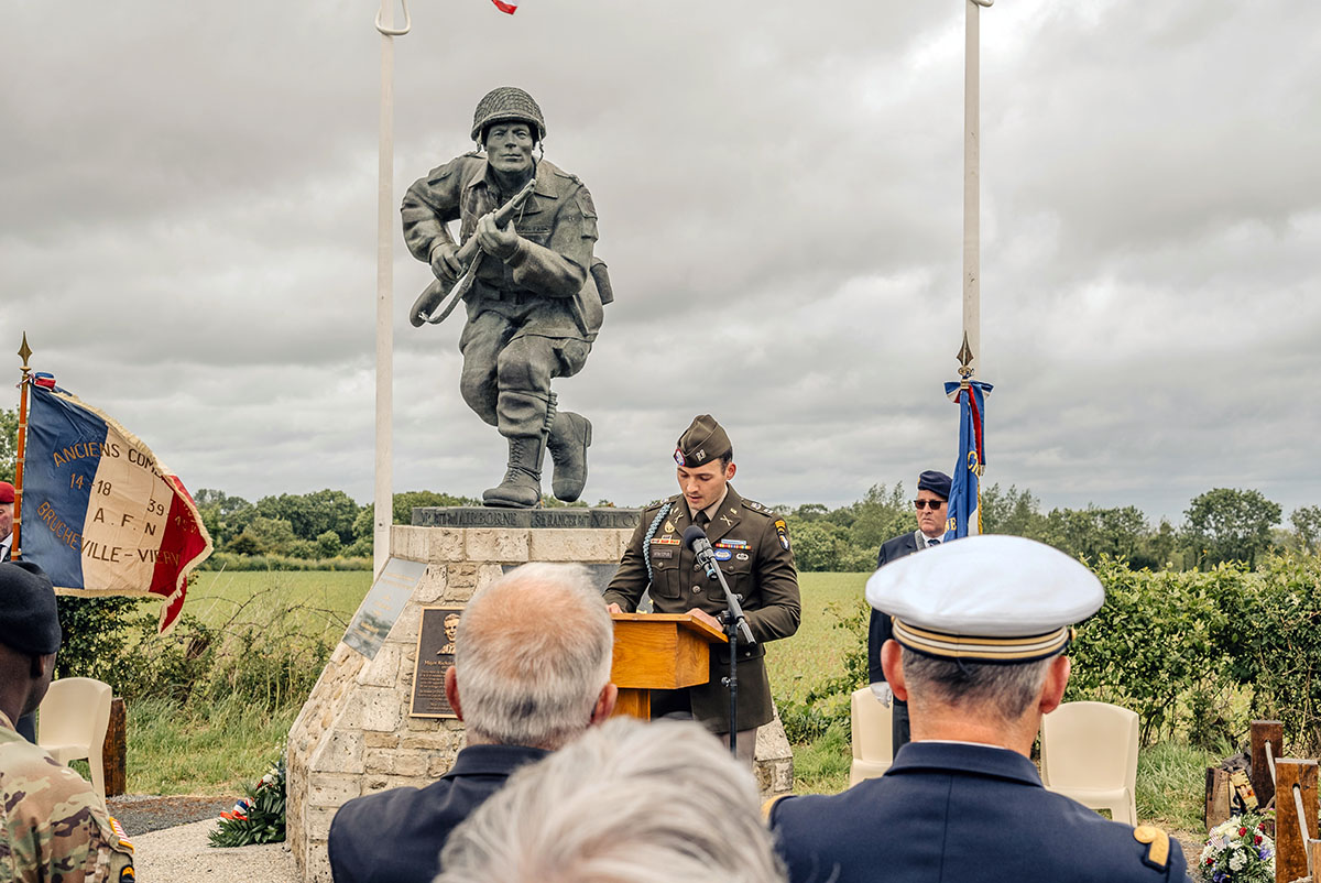Capt. Dylan Stoltzfus from 2nd Mobile Brigade "Strike", 101st Airborne ...